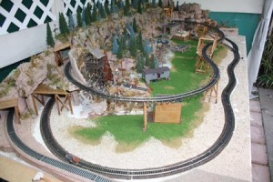 Trains running - 5 on one piece of plywood - Model railroad layouts ...