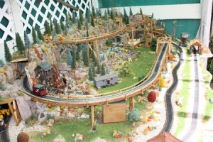 Trains running - 5 on one piece of plywood - Model railroad layouts ...