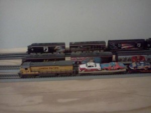 Trains running - 5 on one piece of plywood - Model railroad layouts ...