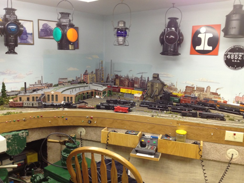 Cool model train hobbyroom - Model railroad layouts plansModel railroad ...