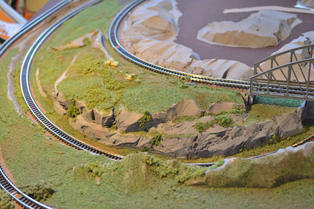 Z scale train layouts - Model railroad layouts plansModel railroad ...