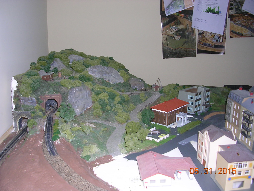 How to wire model train street lights - Model railroad layouts ...