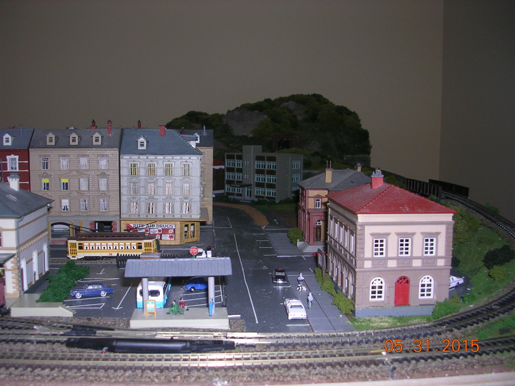 How to wire model train street lights - Model railroad layouts ...