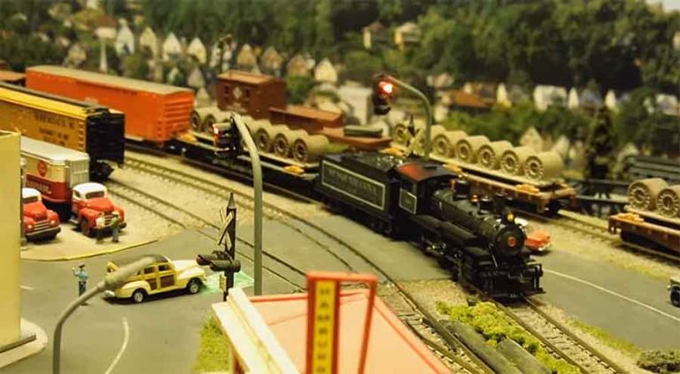 Model train sound generator - Arnie's - Model railroad layouts ...