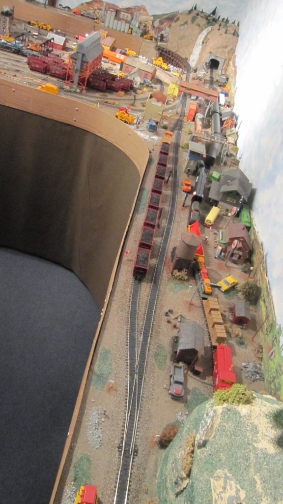 HO scale train shelf layouts - Jim's - Model railroad layouts ...