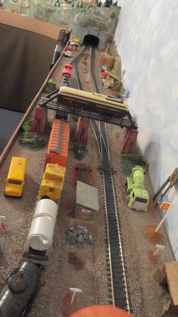 HO scale train shelf layouts - Jim's - Model railroad layouts ...