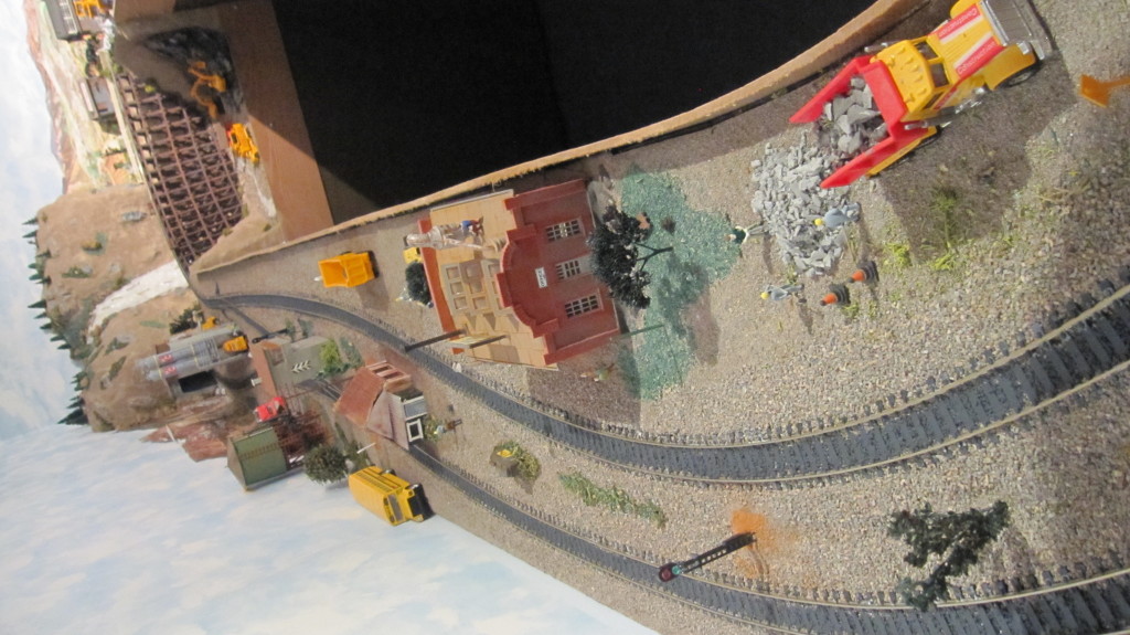 HO scale train shelf layouts - Jim's - Model railroad layouts ...
