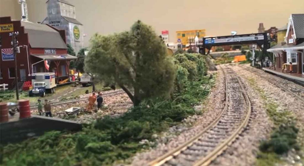 HO scale helicopter fly through - Model railroad layouts plansModel ...