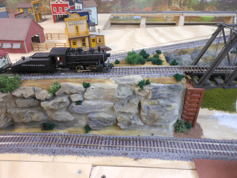 HO scale lumber mill - Model railroad layouts plansModel railroad ...
