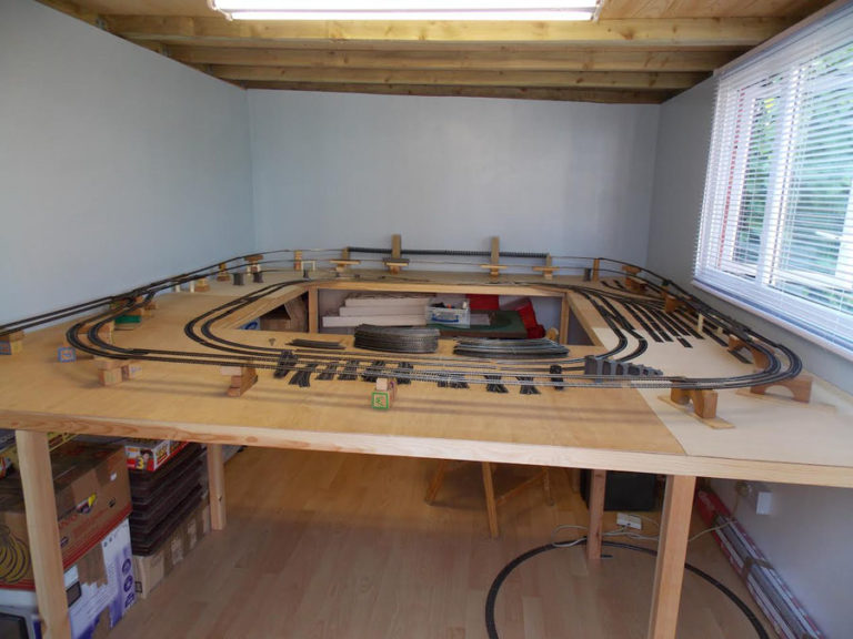 Model train room - Model railroad layouts plansModel railroad layouts plans