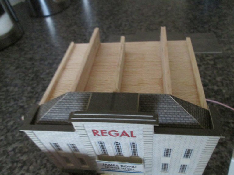 Model train display case - Model railroad layouts plansModel railroad ...