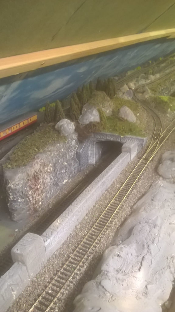 00 Gauge model railway scenery - Model railroad layouts plansModel ...