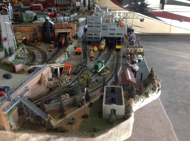 HO scale airport - Model railroad layouts plansModel railroad layouts plans