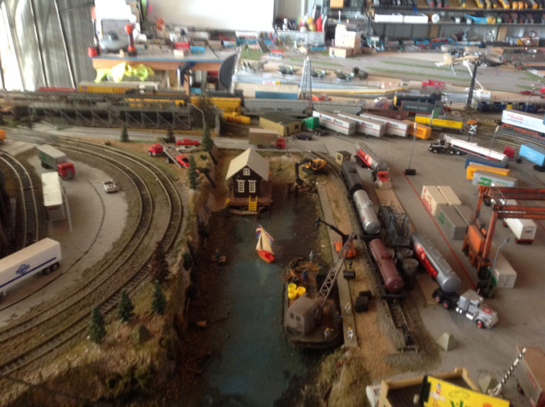HO scale airport - Model railroad layouts plansModel railroad layouts plans