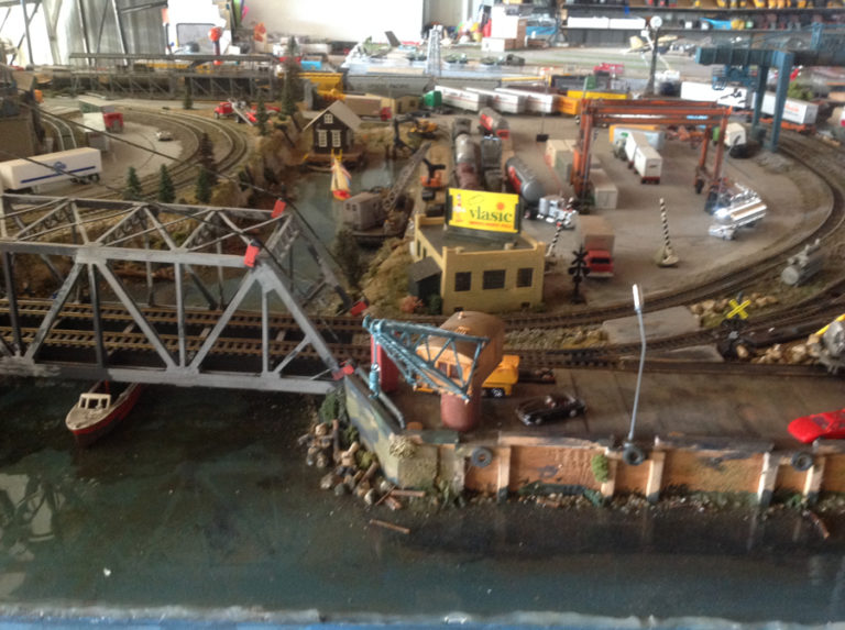HO scale airport - Model railroad layouts plansModel railroad layouts plans