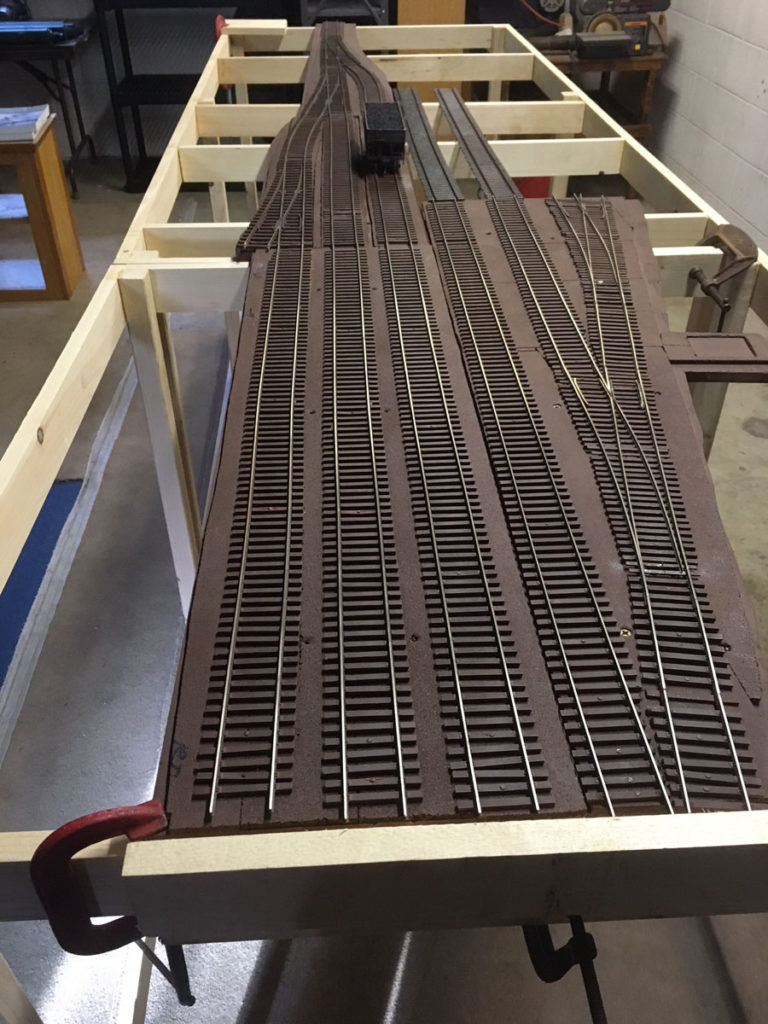 O scale model train benchwork - Peter's - Model railroad layouts ...