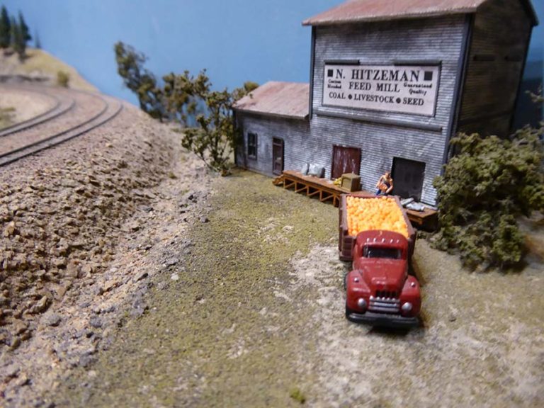 DCC N scale auto reverse loop - Model railroad layouts plansModel ...