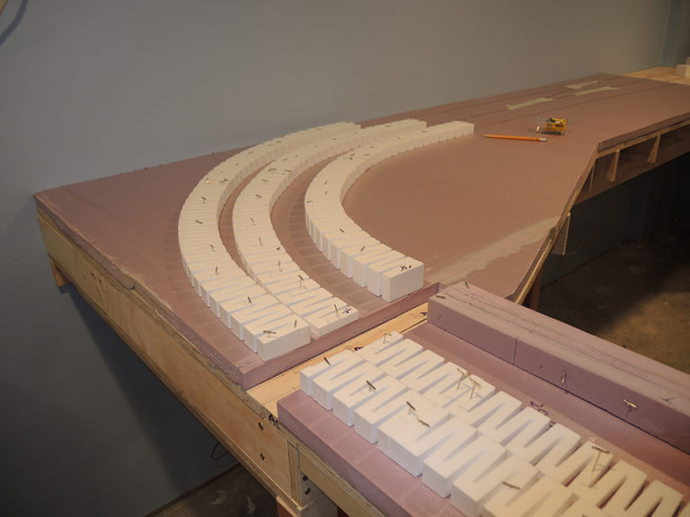 HO scale track risers - Paul's - Model railroad layouts plansModel ...