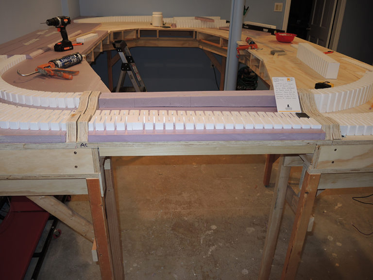 HO scale track risers - Paul's - Model railroad layouts plansModel ...