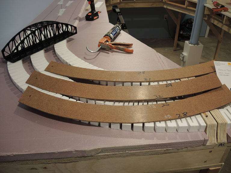 HO scale track risers - Paul's - Model railroad layouts plansModel ...