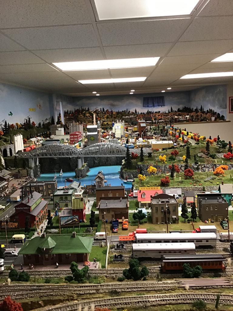 Large ho scale layouts - Model railroad layouts plansModel railroad ...