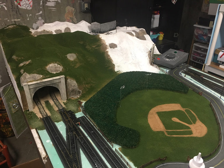 HO scale model baseball field - Model railroad layouts plansModel ...