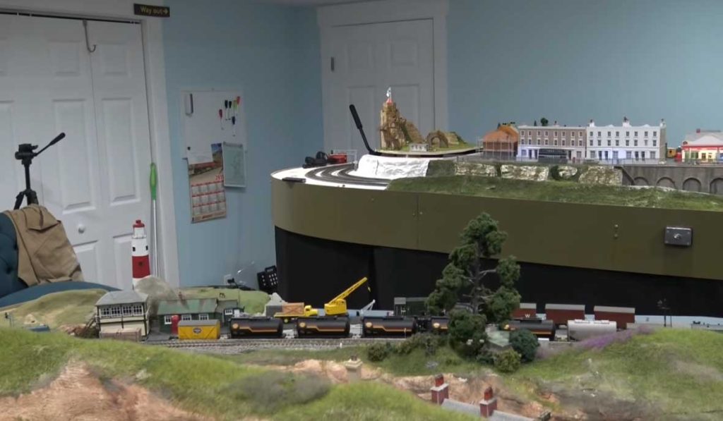 Model train level crossing - Model railroad layouts plansModel railroad ...