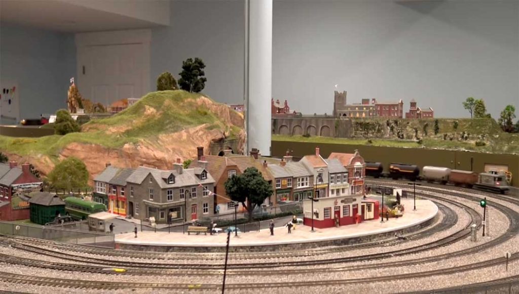Model train level crossing - Model railroad layouts plansModel railroad ...