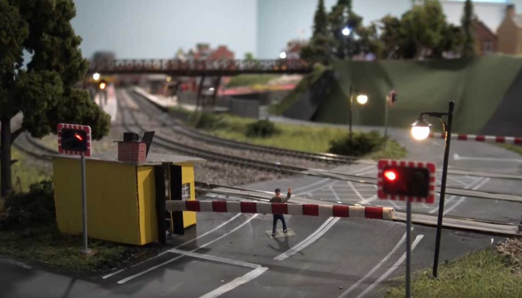 Model train level crossing - Model railroad layouts plansModel railroad ...