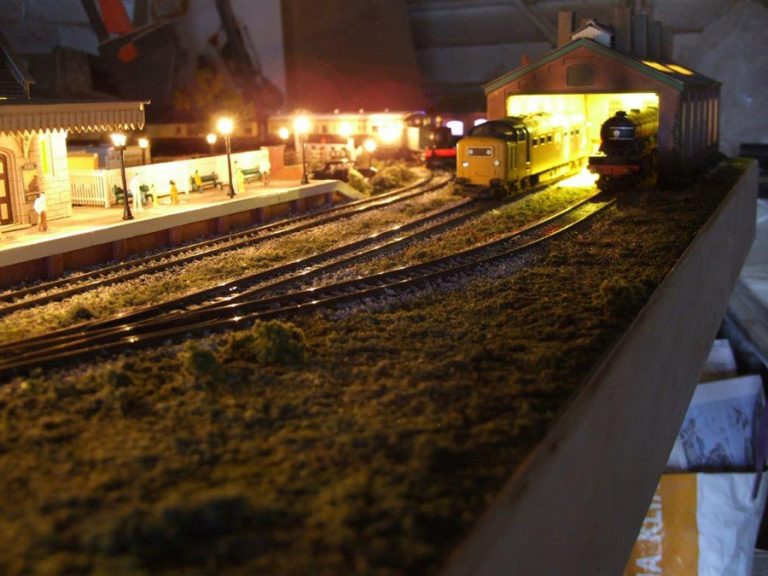 Very small model railway layouts - Model railroad layouts plansModel ...