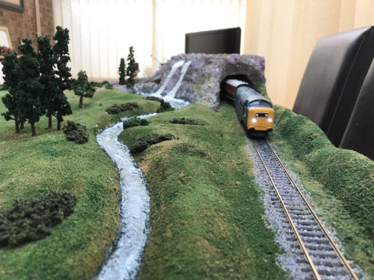 Very small model railway layouts - Model railroad layouts plansModel ...