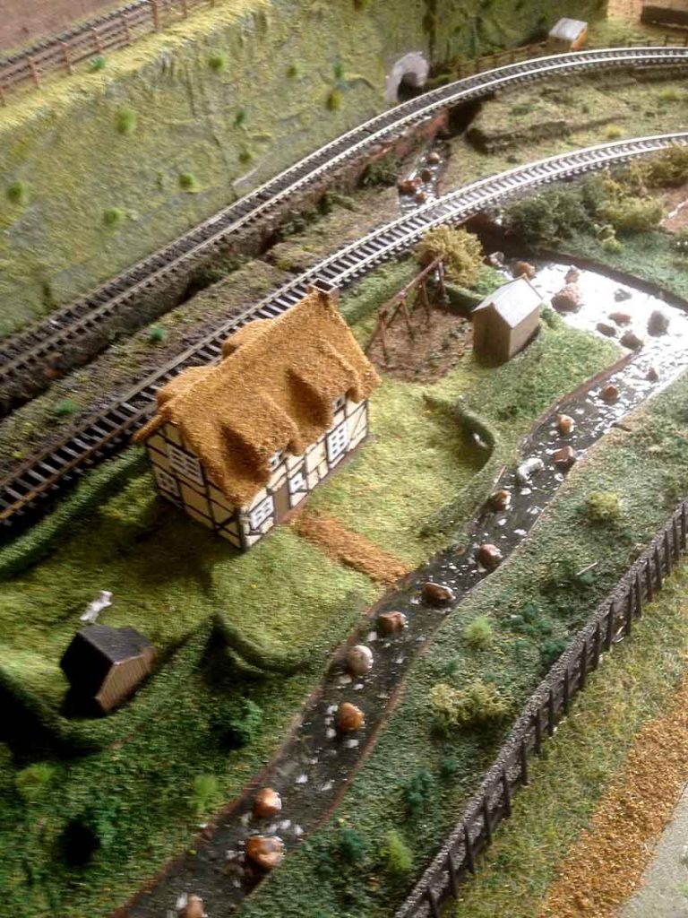 OO scale track and roadbed - Model railroad layouts plansModel railroad ...