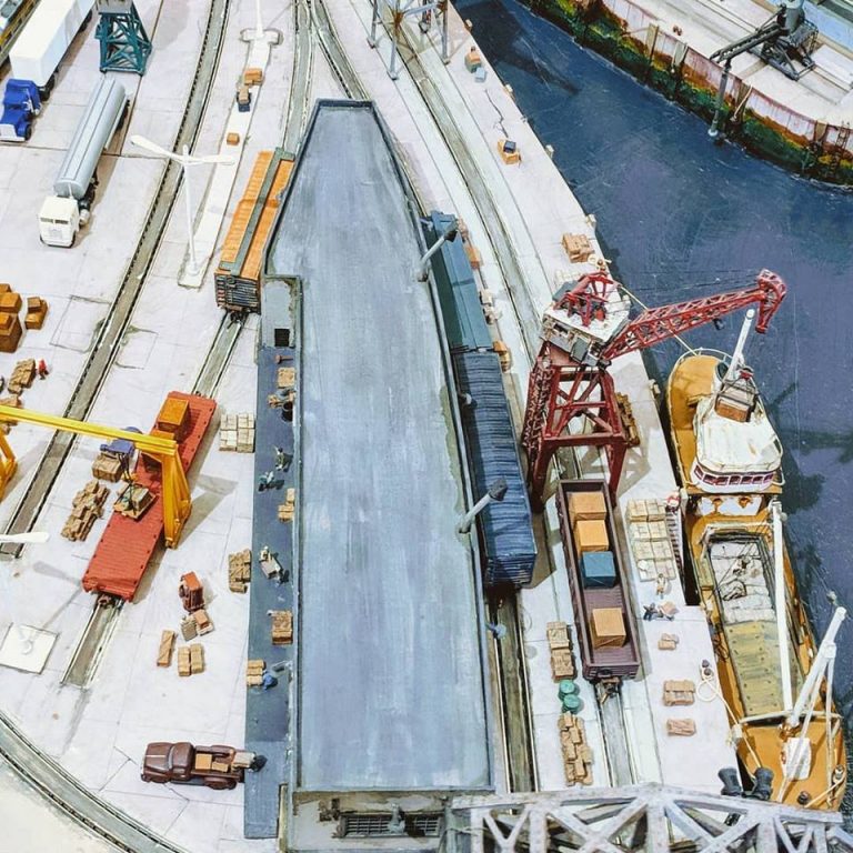 N scale harbor crane - Model railroad layouts plansModel railroad ...