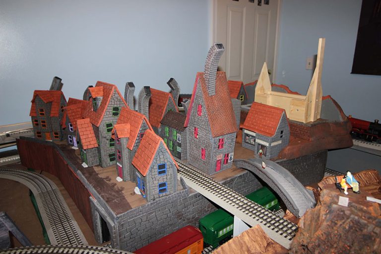 Harry Potter model train - Model railroad layouts plansModel railroad ...