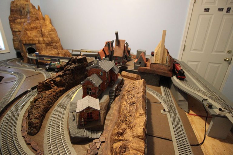 Harry Potter model train - Model railroad layouts plansModel railroad ...
