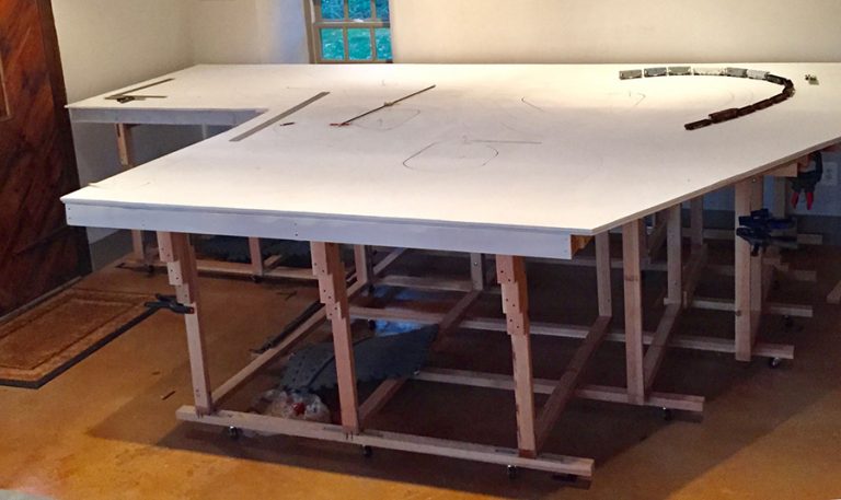 HO scale train layout 6x4 - Model railroad layouts plansModel railroad ...