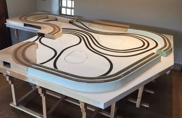 HO scale train layout 6x4 - Model railroad layouts plansModel railroad ...