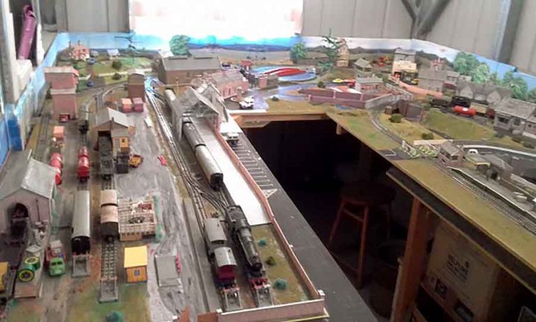 Hornby Dublo - Andrew's 3 rail track - Model railroad layouts ...
