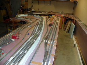 L shaped N scale track plans - Model railroad layouts plansModel ...