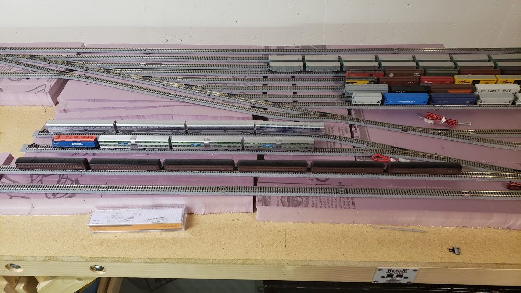 N-scale U-shaped layouts - Model railroad layouts plansModel railroad ...