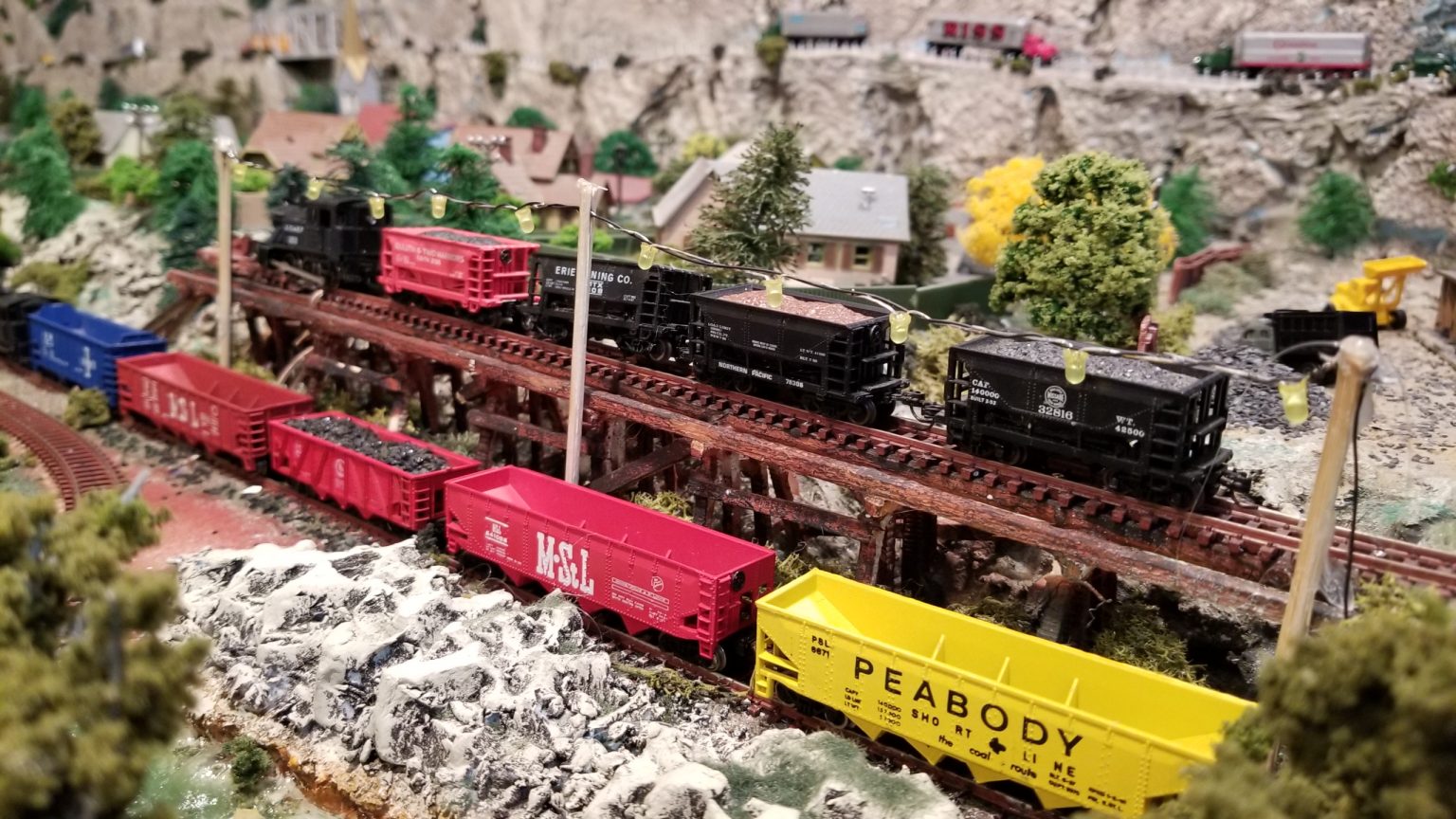 Richards' 8x8ft model railroad layout - Model railroad layouts ...