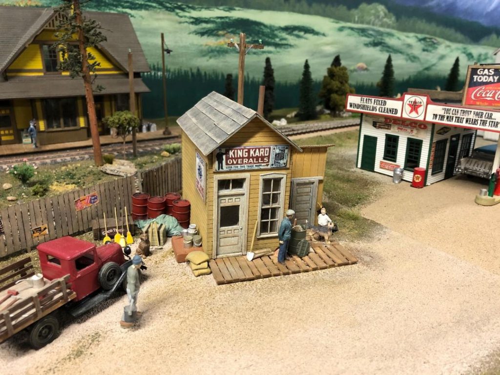 HO scale farmhouse - Model railroad layouts plansModel railroad layouts ...