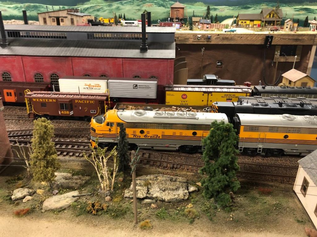 HO scale farmhouse - Model railroad layouts plansModel railroad layouts ...