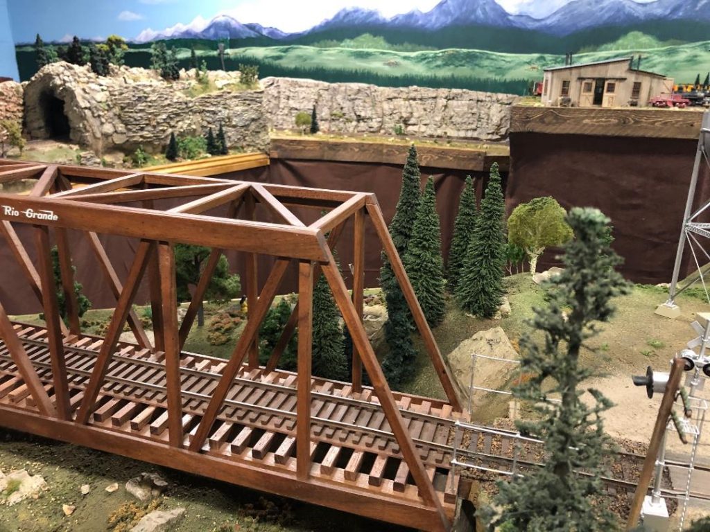 HO scale farmhouse - Model railroad layouts plansModel railroad layouts ...