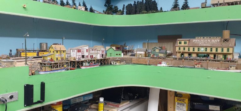 HO scale waterfront shelf layout - Model railroad layouts plansModel ...