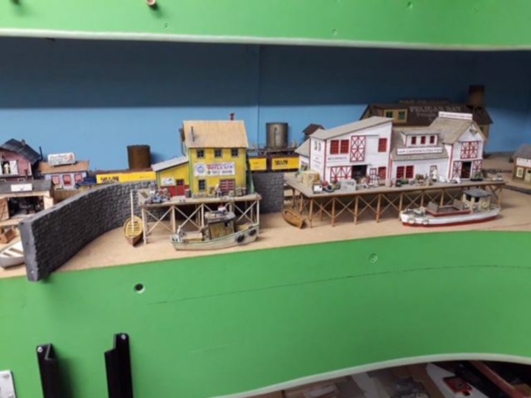 HO scale waterfront shelf layout - Model railroad layouts plansModel ...
