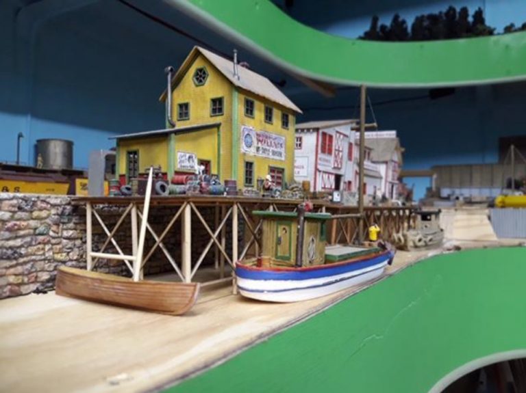HO scale waterfront shelf layout - Model railroad layouts plansModel ...