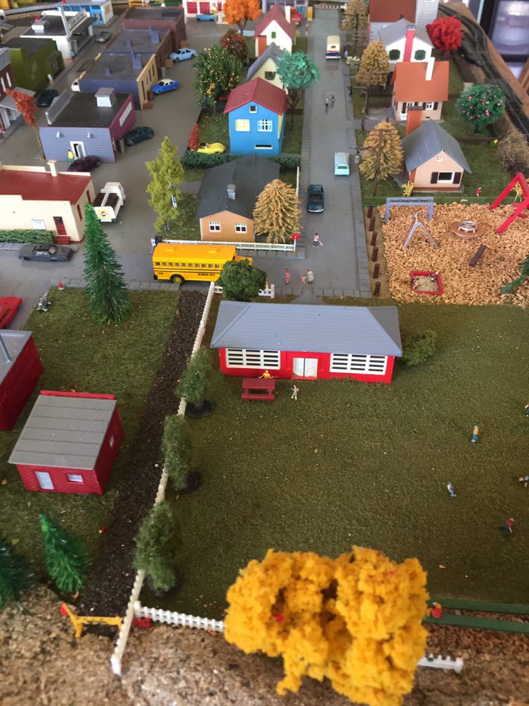 Bachmann EZ track ho scale layout - Model railroad layouts plansModel ...