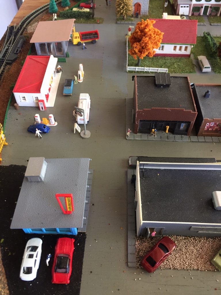 Bachmann EZ track ho scale layout - Model railroad layouts plansModel ...