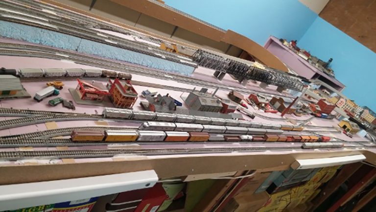 L shaped n scale train layout - Model railroad layouts plansModel ...